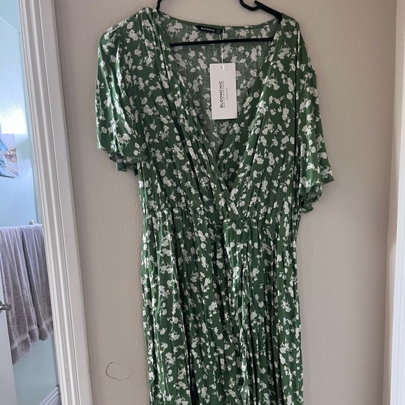 BloomChic | Dresses | New With Tags Green Floral Dress | Poshmark